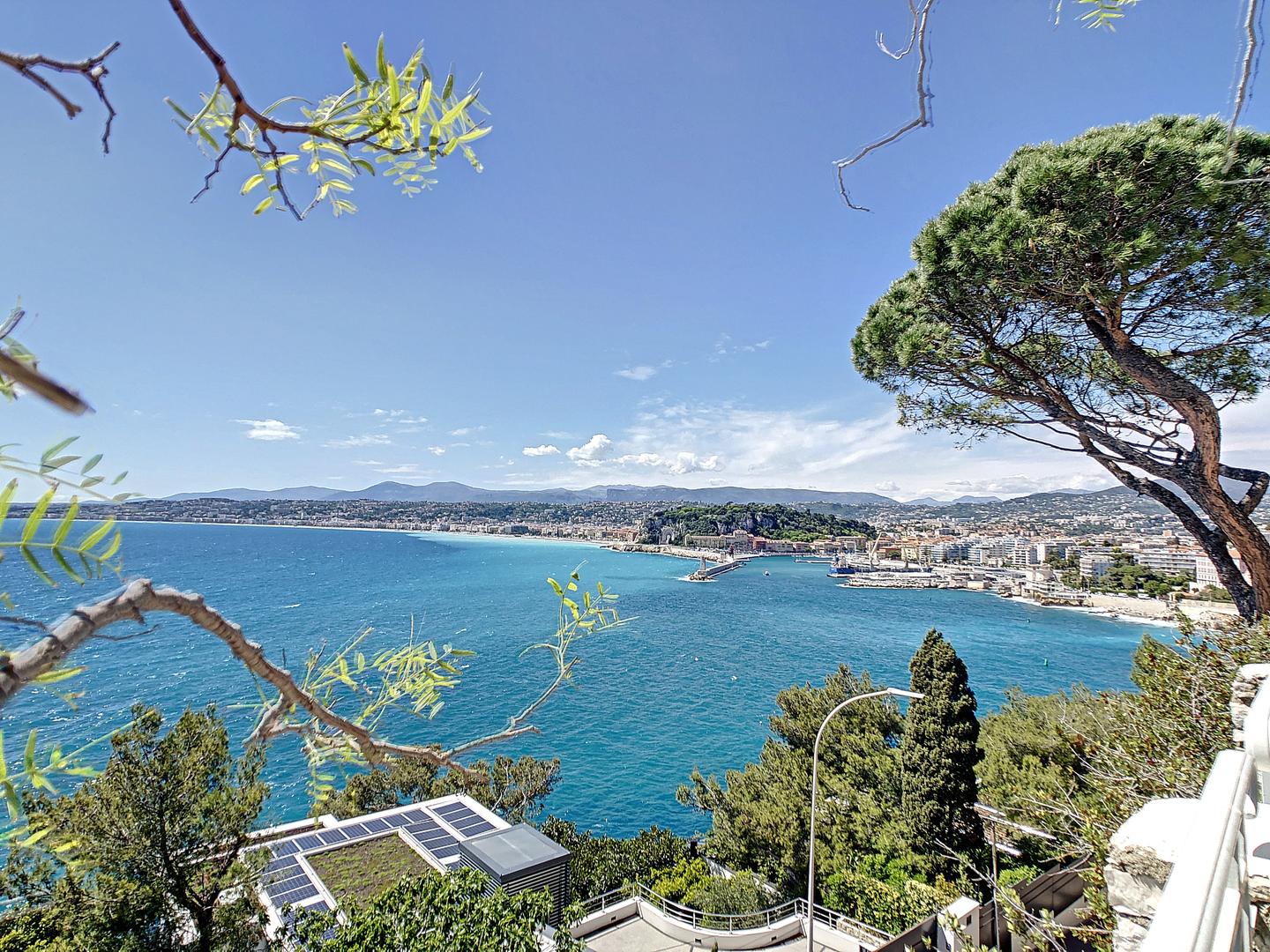 Vente propriété pieds dans l'eau Nice avec 9 chambres – ID 1474283 ...